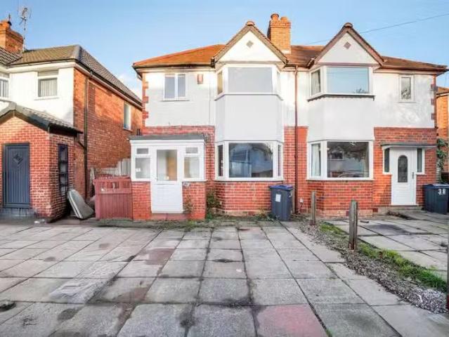 3 bedroom semi detached house for rent in Woodvale Road, Hall.