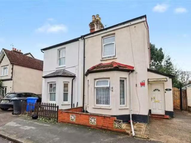3 bedroom semi detached house for rent in Woking, Surrey, GU21