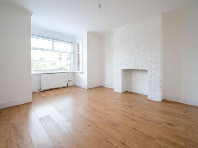 3 bedroom semi detached house for rent in Woking Road, Guildford, GU1