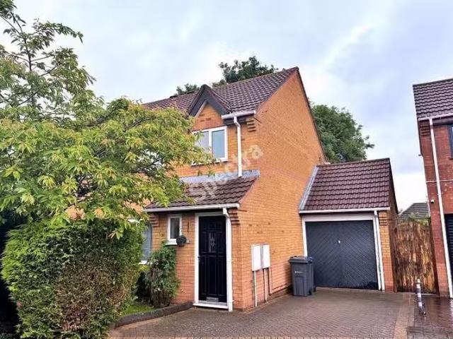 3 bedroom semi detached house for rent in Wolseley Ave.Abirds.