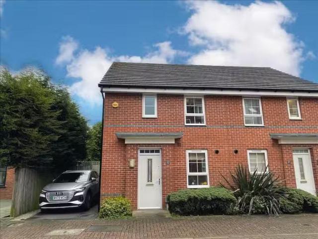3 bedroom semi detached house for rent in Wolston Close, Solih.