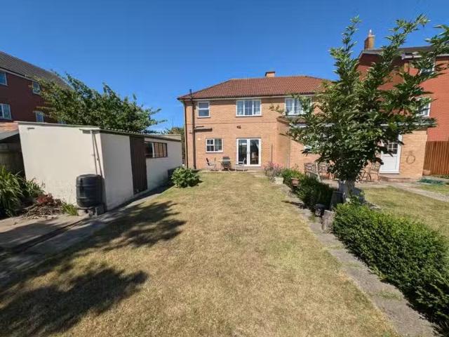 3 bedroom semi detached house for rent in Wordsworth Road, Bri.