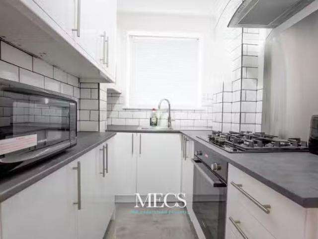 3 bedroom semi detached house for rent in Worlds End Lane, Qui.