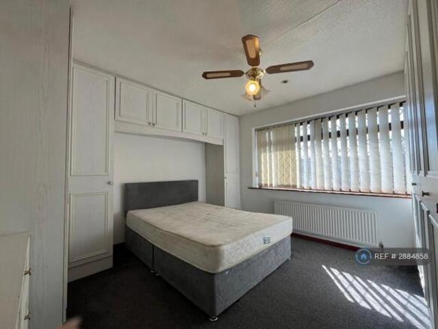 3 bedroom semi detached house for rent in Wren Close, Farnworth, Bolton, BL4