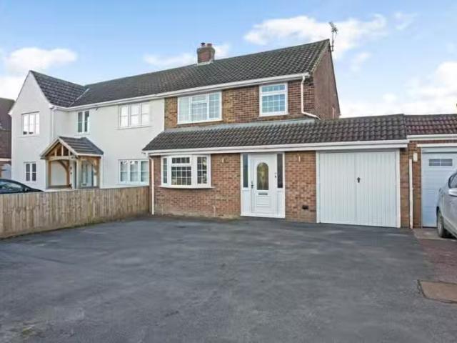 3 bedroom semi detached house for rent in Wycombe Road Prestwo.