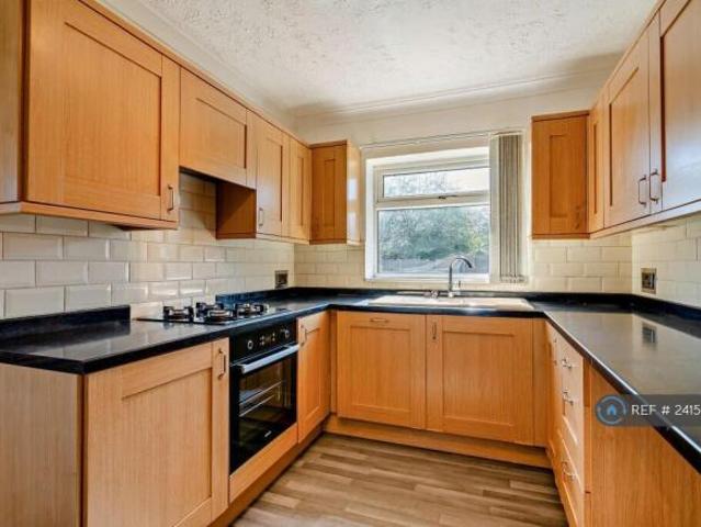 3 bedroom semi detached house for rent in Wykebeck Mount, Leeds, LS9