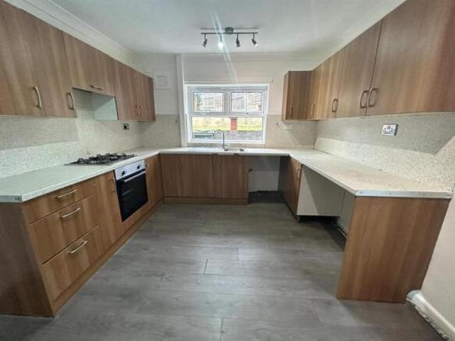 3 bedroom semi detached house for rent in Wyther Park Hill, Leeds, LS12