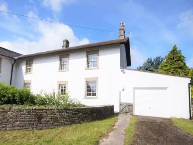 3 bedroom semi detached house for rent in A Lovely Three Bedro.