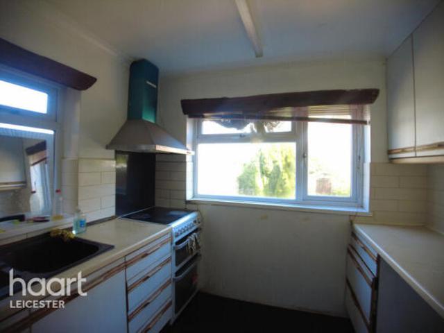 3 bedroom semi detached house for rent in Abbey Park Road, Leicester, LE4