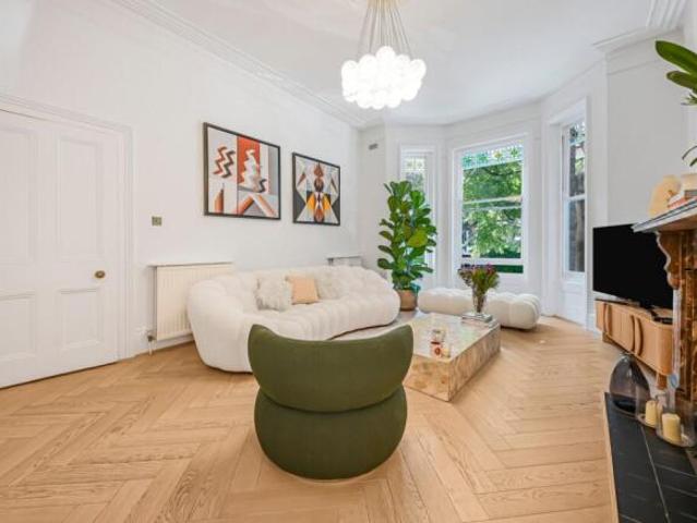 3 bedroom semi detached house for rent in Adamson Road, South Hampstead, NW3