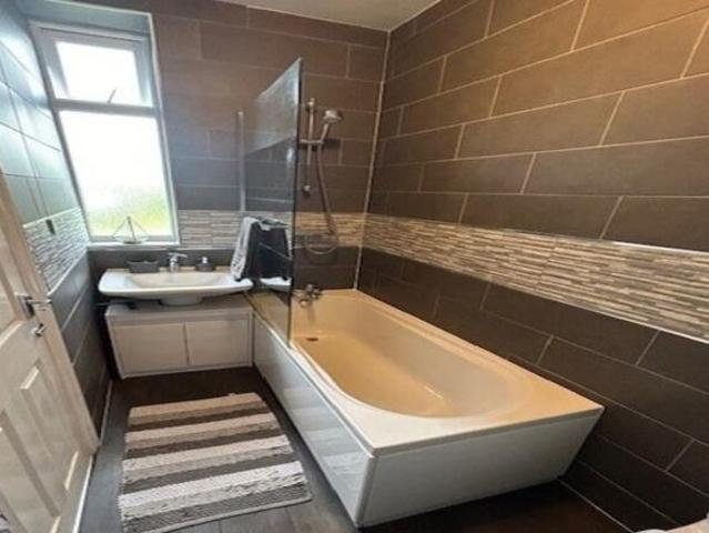 3 bedroom semi detached house for rent in Alder Lane, Sheffield, S9