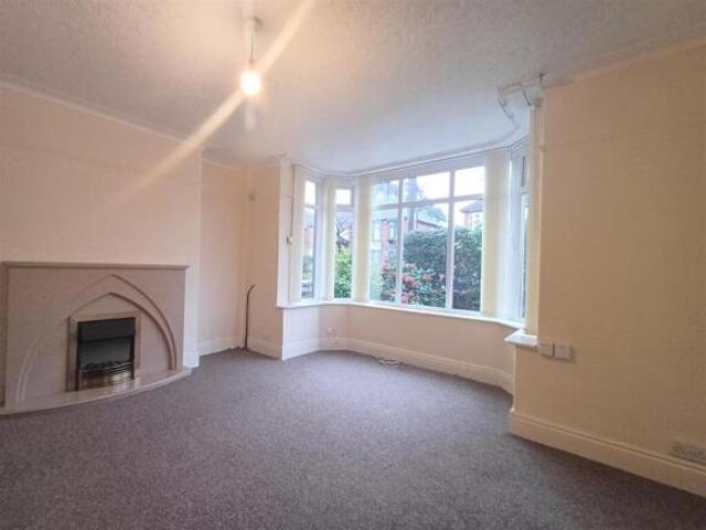 3 bedroom semi detached house for rent in Alderson Drive, Doncaster, DN2