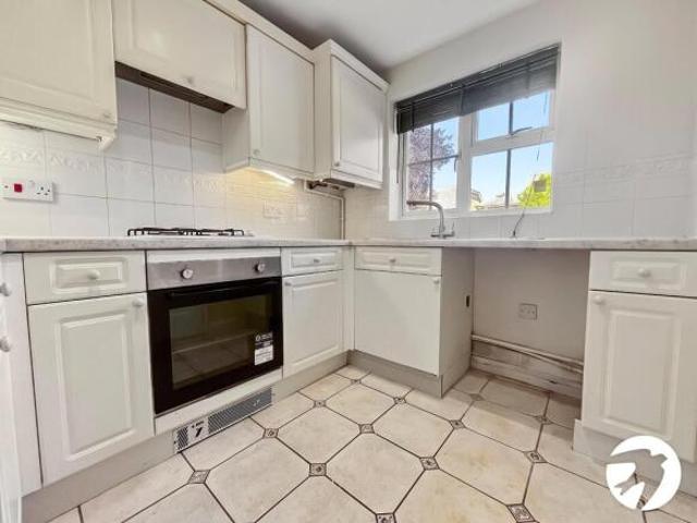 3 bedroom semi detached house for rent in Alfriston Close, Crayford, Dartford, DA1