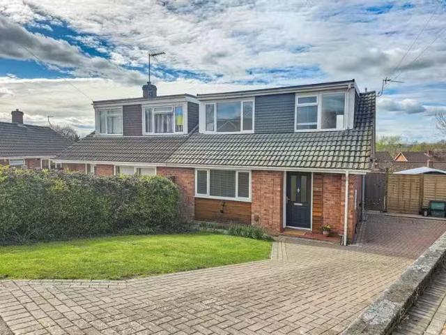 3 bedroom semi detached house for rent in Althorp Close, Tuffl.