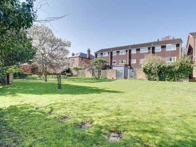 3 bedroom semi detached house for rent in Althorp Road, St Albans, AL1