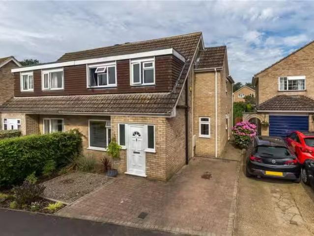 3 bedroom semi detached house for rent in Alzey Gardens, Harpe.