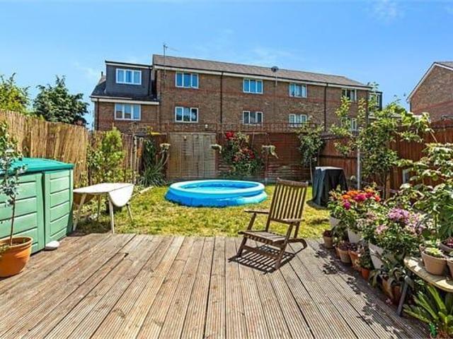 3 bedroom semi detached house for rent in Ann Moss Way, London, SE16