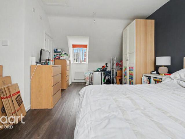 3 bedroom semi detached house for rent in Anglia Way, Bedford, MK40