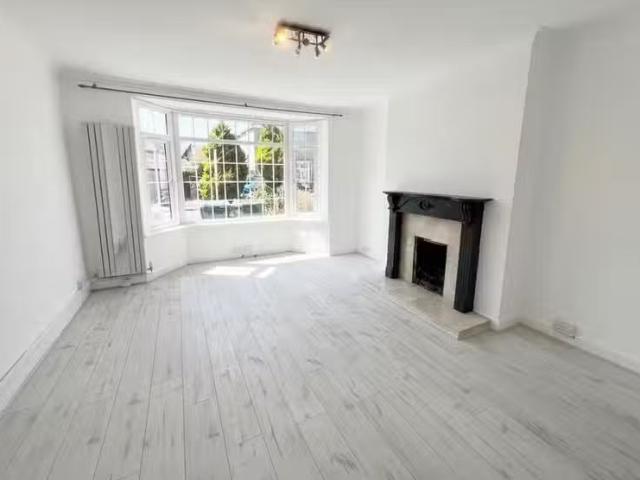 3 bedroom semi detached house for rent in Ashwood Avenue, Cove.