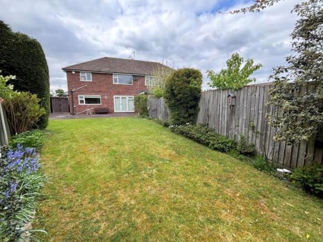 3 bedroom semi detached house for rent in Ashwood Way, Hucclecote, Gloucester, GL3