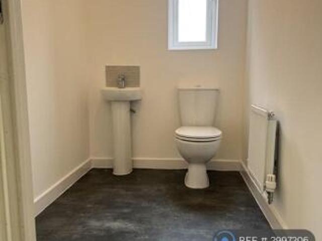 3 bedroom semi detached house for rent in Ashover Avenue, Manchester, M12