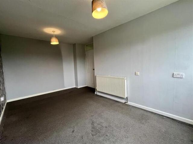 3 bedroom semi detached house for rent in Arnhem Road, Willenhall, WV13