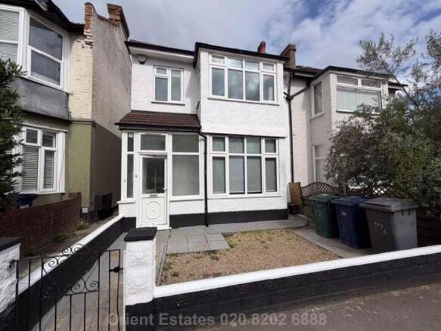 3 bedroom semi detached house for rent in Audley Road, London, NW4