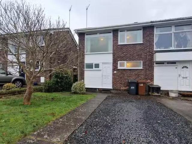 3 bedroom semi detached house for rent in Avon Drive, Congleto.