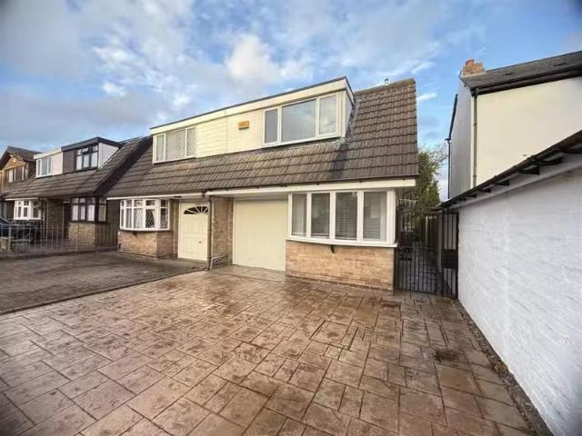 3 bedroom semi detached house for rent in available asap Green.