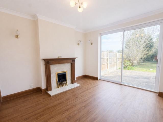 3 bedroom semi detached house for rent in Aviemore Way, Beckenham, BR3