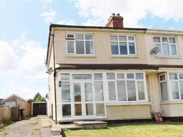 3 bedroom semi detached house for rent in Badminton Road, Down.
