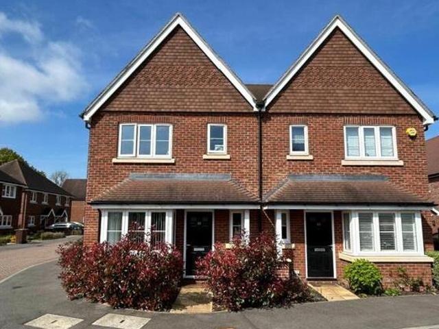 3 Bedroom Semi detached House For Rent In Badshot Lea