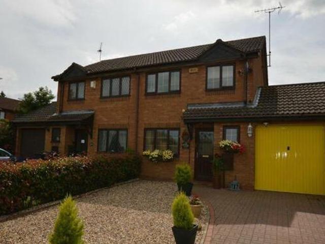 3 Bedroom Semi detached House For Rent In Barton Hills, Luton
