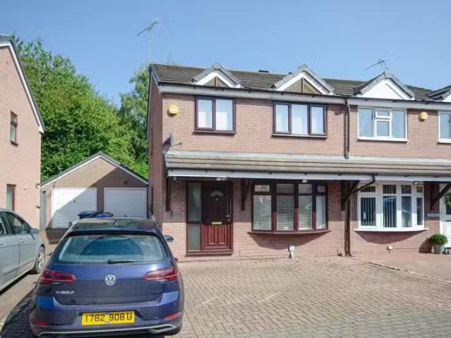 3 bedroom semi detached house for rent in Bartons Place, North.