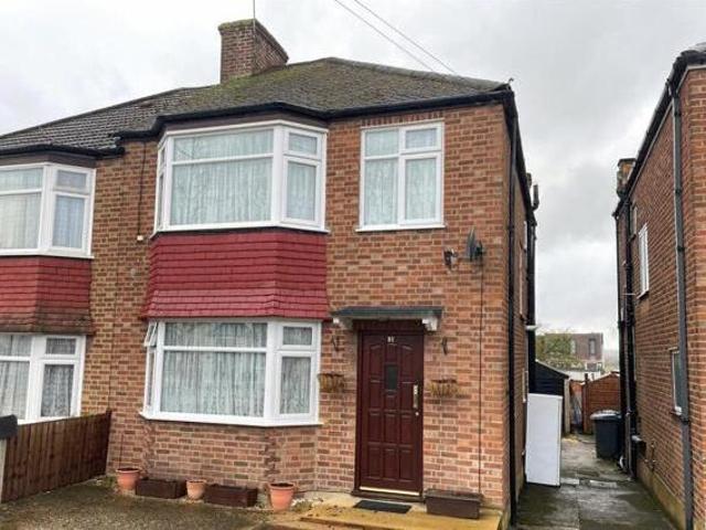 3 Bedroom Semi detached House For Rent In Barnet