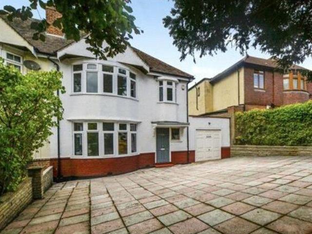 3 Bedroom Semi detached House For Rent In Barnet, London