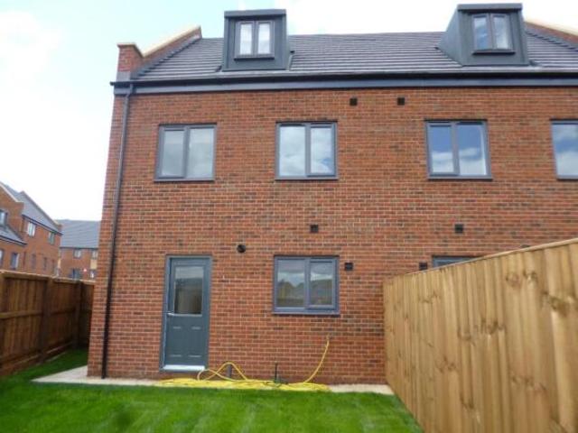 3 bedroom semi detached house for rent in Bayleaf Avenue, Hampton, PE7