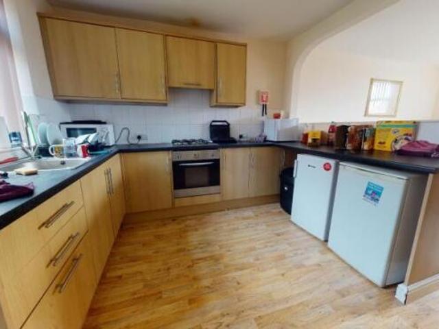 3 bedroom semi detached house for rent in Bentley Parade, Meanwood, Leeds, LS6