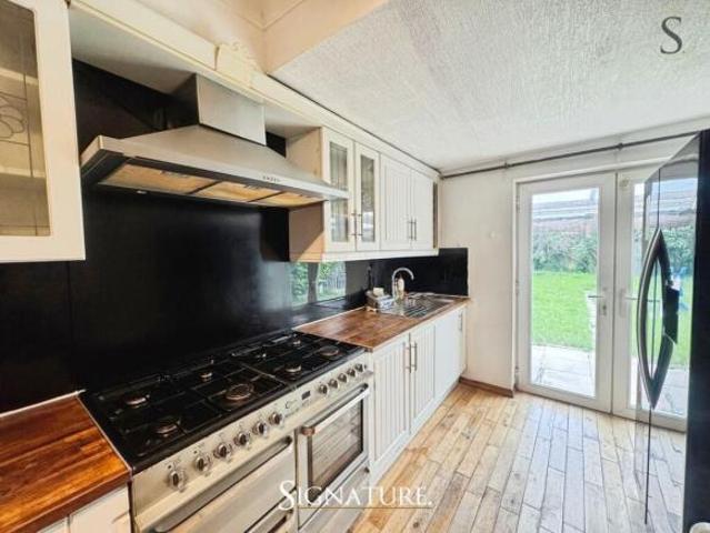 3 bedroom semi detached house for rent in Bendbow Rise, Leicester, LE3