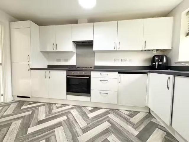 3 bedroom semi detached house for rent in Beck Bridge Lane, Al.