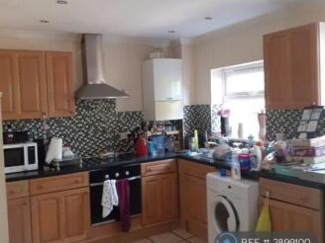 3 bedroom semi detached house for rent in Beckhampton Street, Swindon, SN1