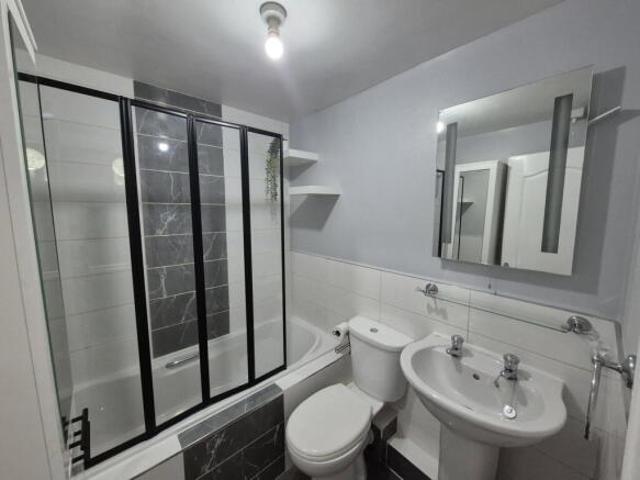 3 bedroom semi detached house for rent in Bede Close, Kirkby, L33