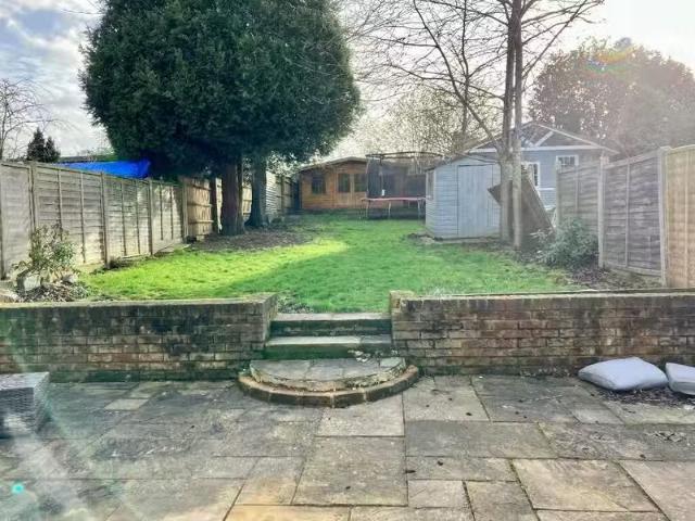 3 bedroom semi detached house for rent in Beech Road, St. Alba.