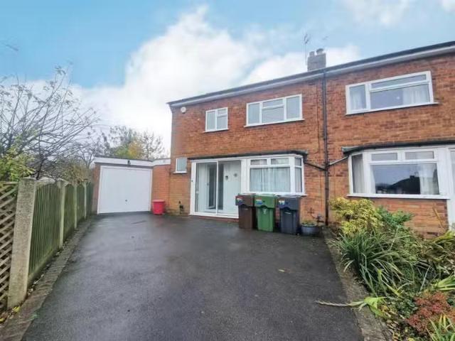 3 bedroom semi detached house for rent in Beeches Close, Ruber.