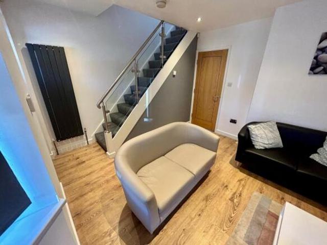 3 bedroom semi detached house for rent in Beeston Road, Nottingham, NG7 2JQ, NG7