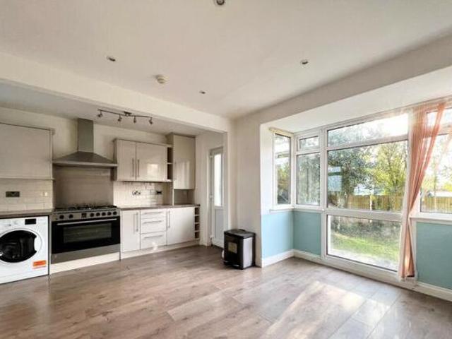 3 Bedroom Semi detached House For Rent In Beeston