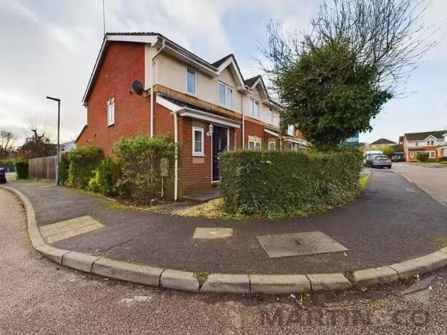 3 bedroom semi detached house for rent in Bell View, St Albans.