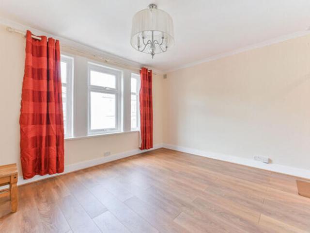 3 bedroom semi detached house for rent in Belmont Road, Sutton, SM2