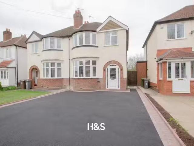 3 bedroom semi detached house for rent in Berkeley Road, Shirl.