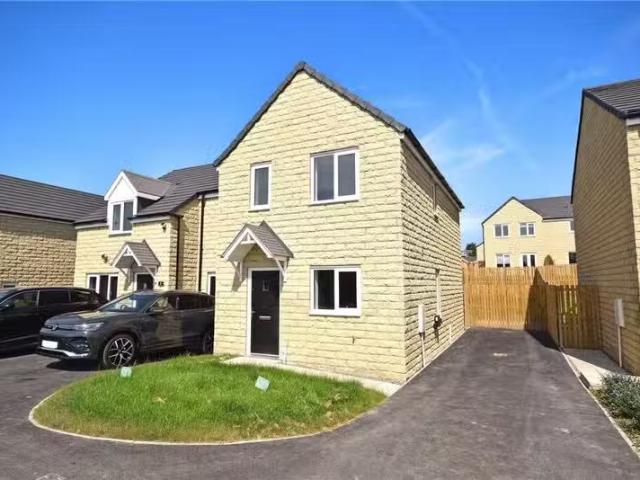 3 bedroom semi detached house for rent in Bethel Close, Bradfo.